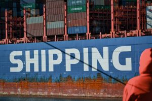 Transhipment: Pengertian, Manfaat dan Alasan Pentingnya Transhipment