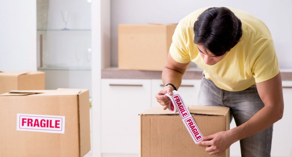 Stiker Fragile: Arti, Fungsi, Jenis & Tips Menggunakannya